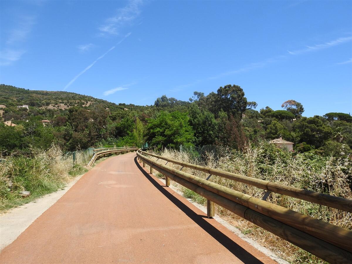 Randonnée facile sur l’Ancienne voie de chemin de fer (Rayol-Canadel ...