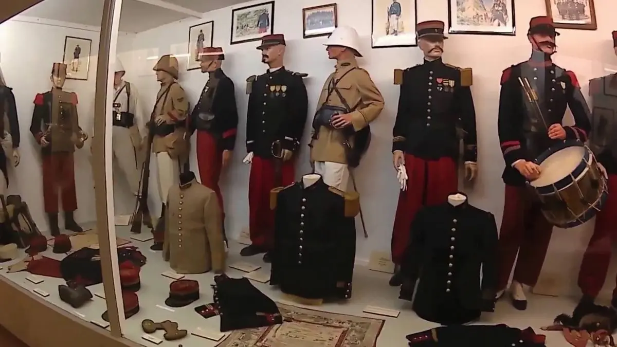 The uniform of the French Foreign Legion museum (Puyloubier) | Provence ...