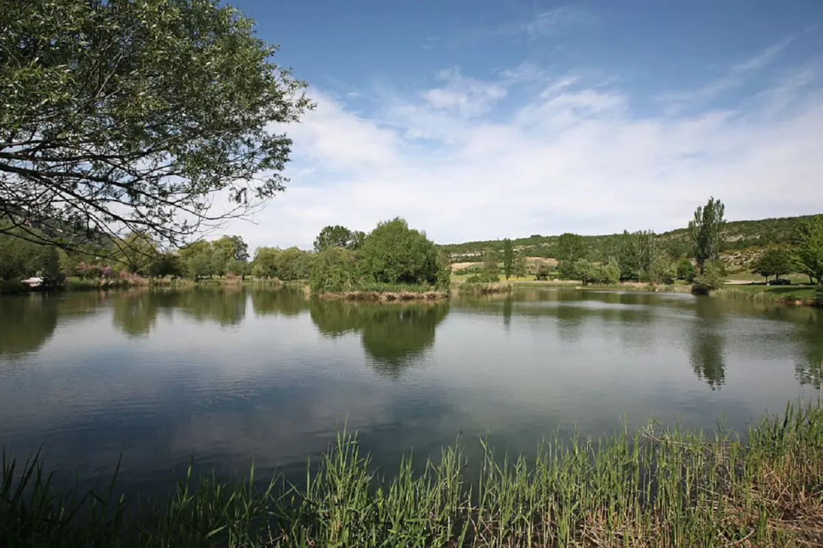Plan d’eau de Monieux (Monieux) | Provence-Alpes-Côte d'Azur Tourisme