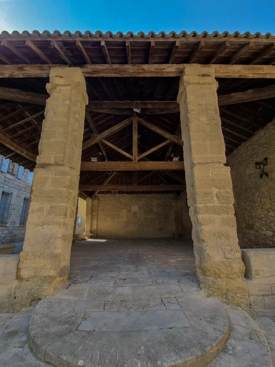 La halle couverte (Pernes-les-Fontaines) | Provence-Alpes-Côte d'Azur ...