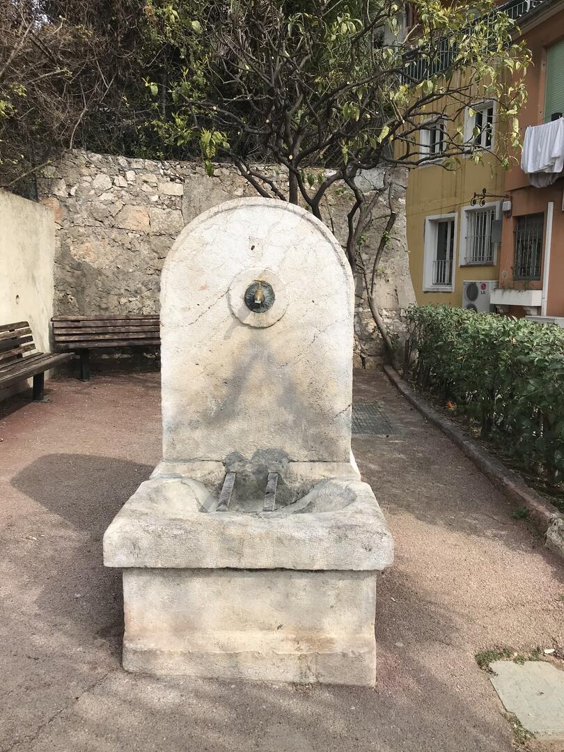 Fontaine Place Charles II d’Anjou (Villefranche-sur-Mer) | Provence ...