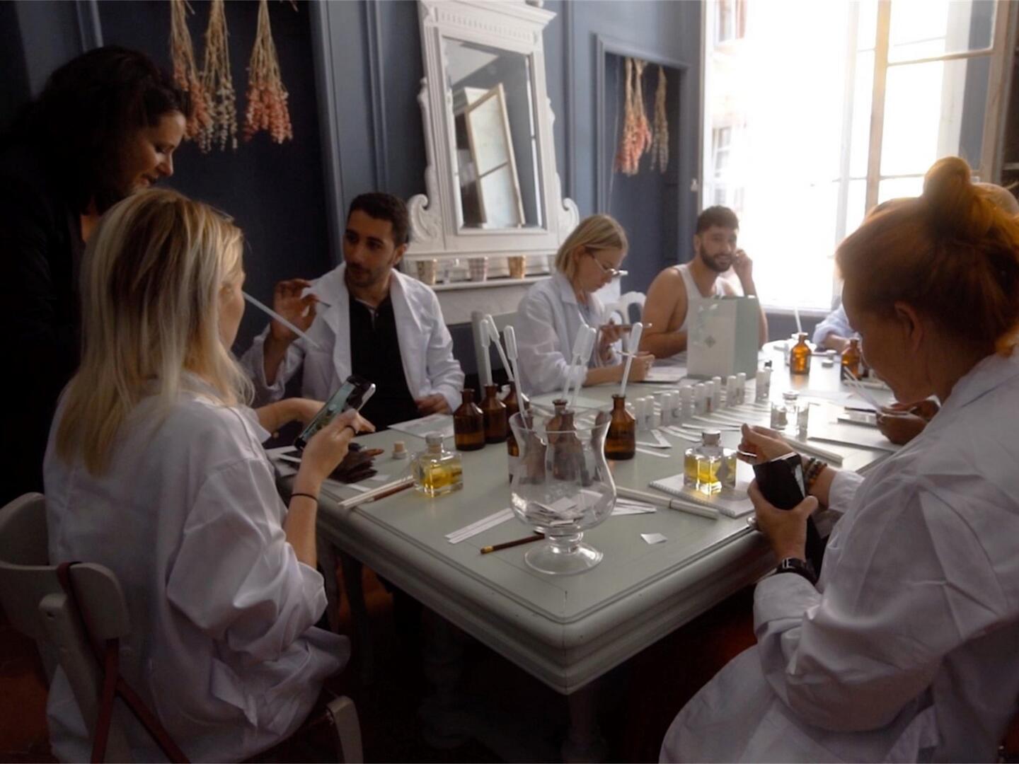 Ateliers création de parfum d’intérieur sur mesure chez Rose et Marius ...