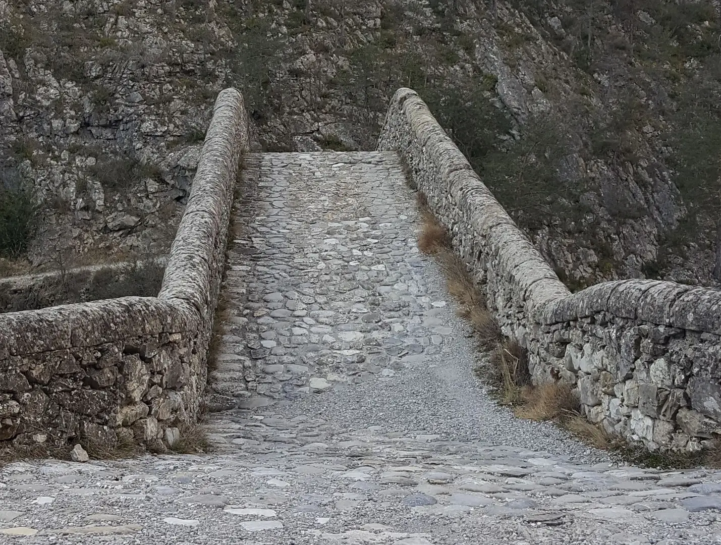 Pont de la reine Jeanne (Saint-Benoît) | Provence-Alpes-Côte d'Azur Tourism