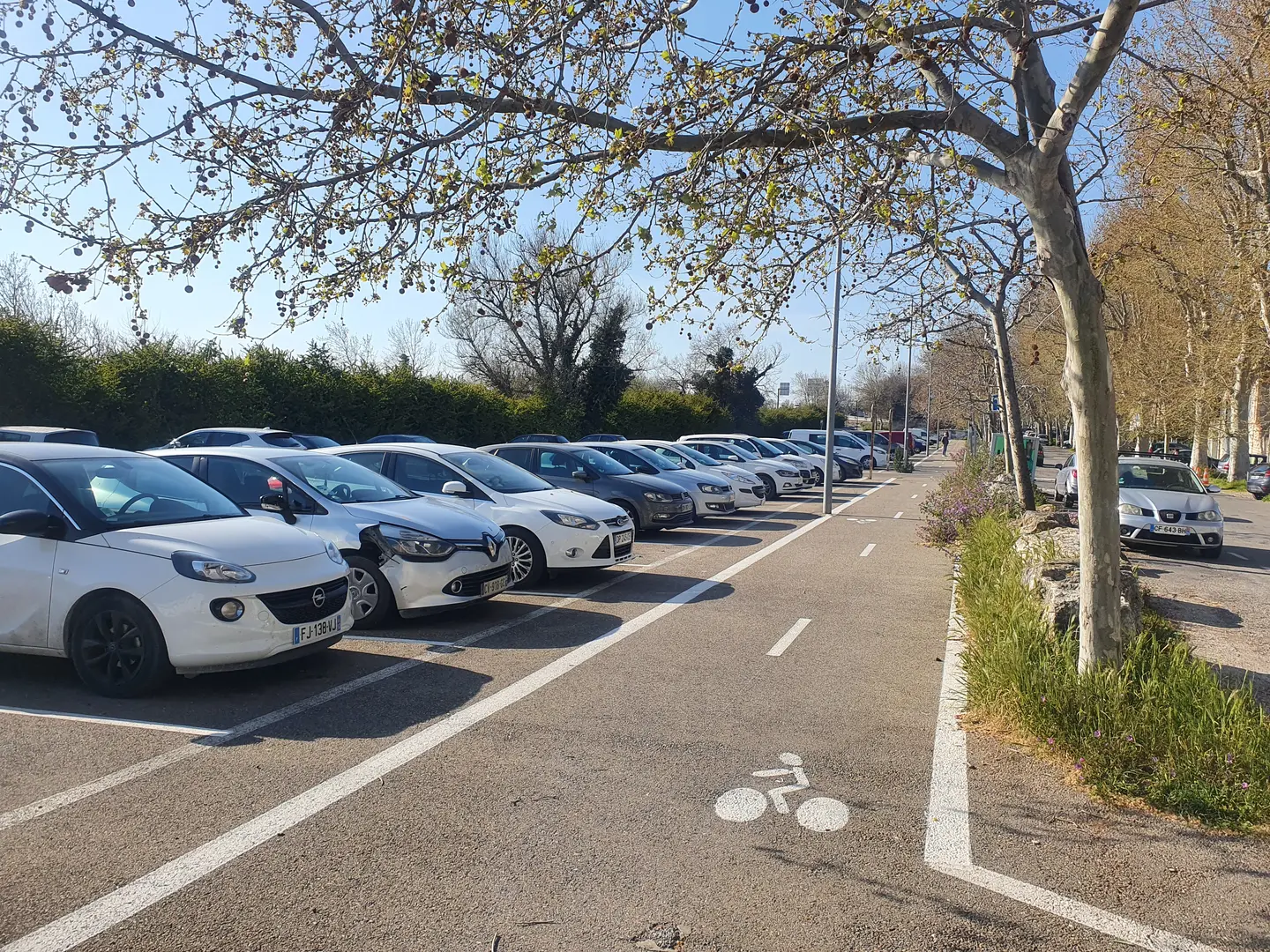 Parking P3 – Sixte-Quenin (Arles) | Provence-Alpes-Côte d'Azur Tourism