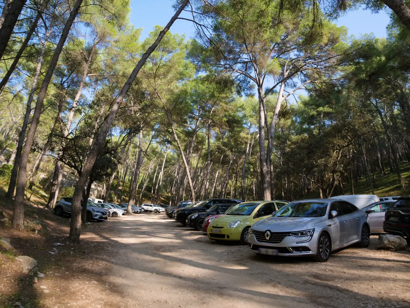 Parking de la calanque de Port d’Alon (Saint-Cyr-sur-Mer) | Provence ...