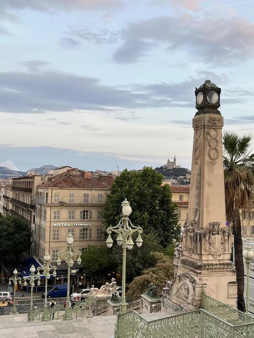 Escaliers de la gare Saint Charles (Marseille 1er) | Provence-Alpes-Côte d'Azur Tourism