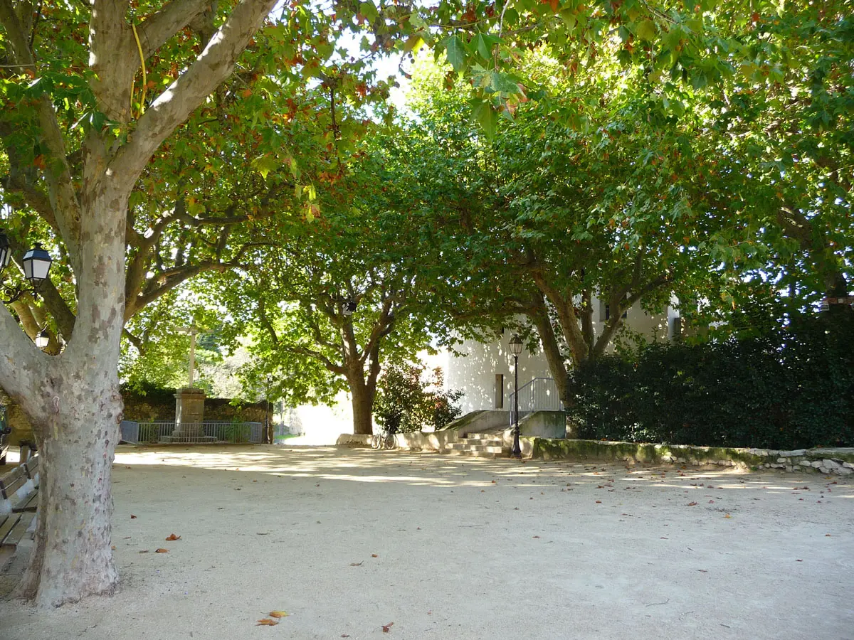 Place Saint Pierre (Signes) | Provence-Alpes-Côte d'Azur Tourism