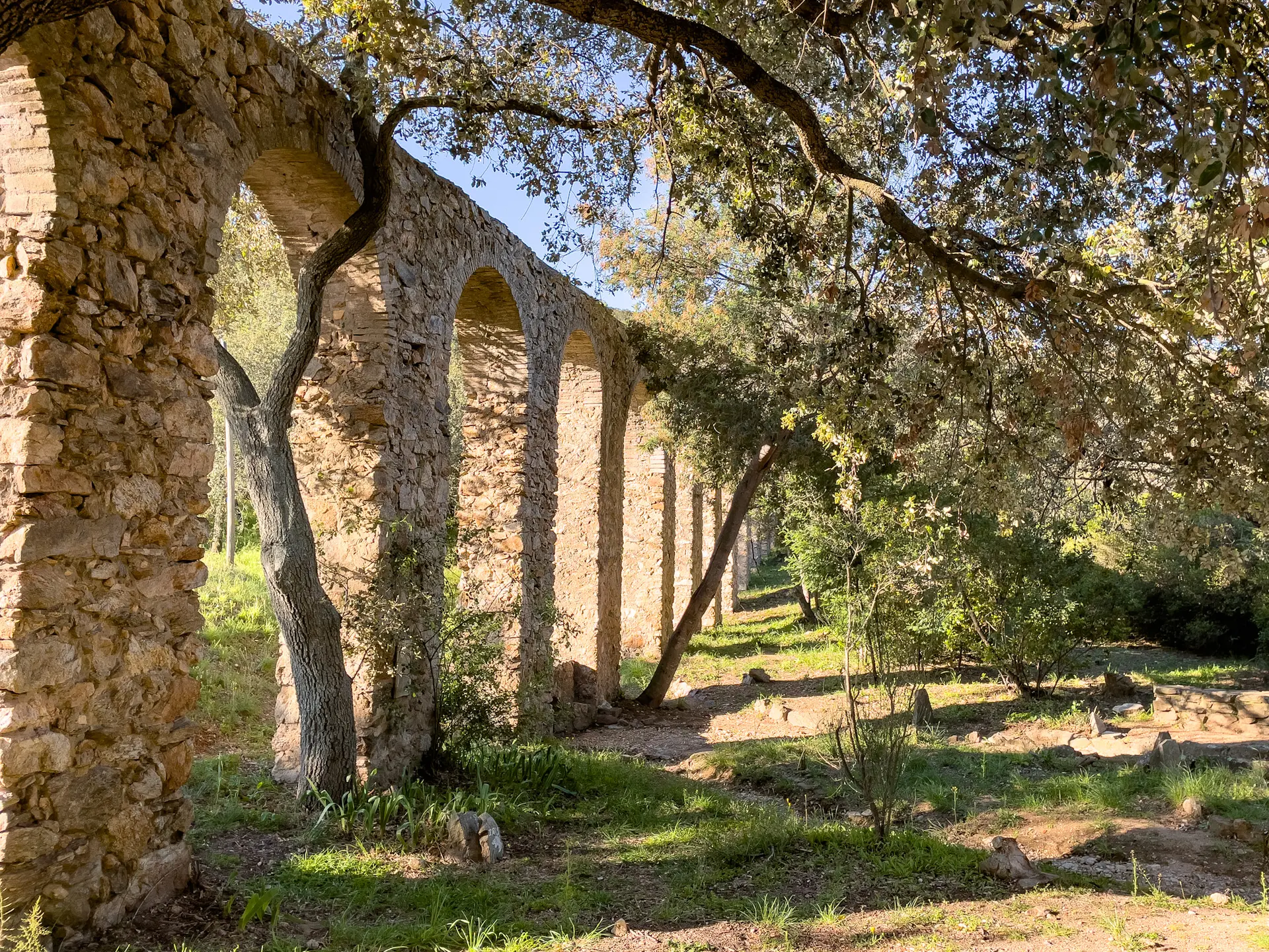 Aqueduc des 25 ponts (Roquebrune-sur-Argens) | Provence-Alpes-Côte d ...