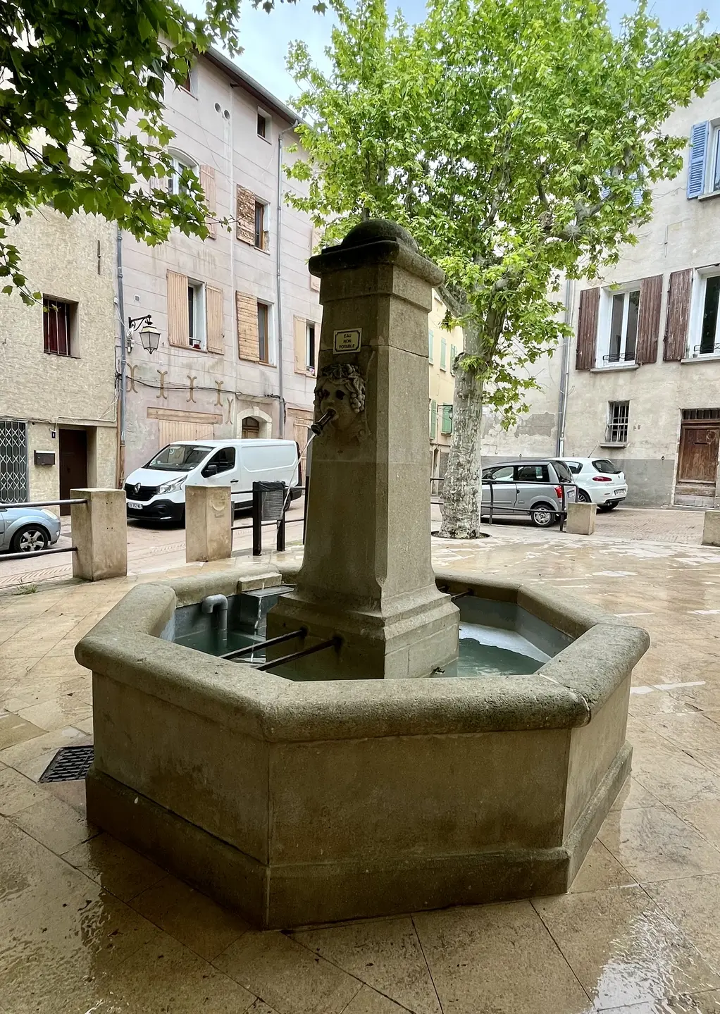 Fontaine place du Contrôle (Manosque) | Provence-Alpes-Côte d'Azur Tourism