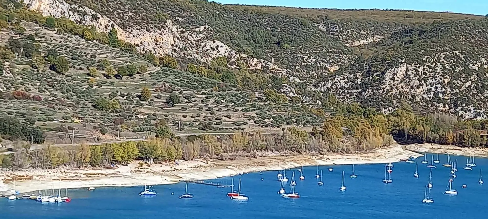 Point de vue remarquable sur l ‘Oliveraie et le village de Bauduen (Bauduen) | Provence-Alpes ...