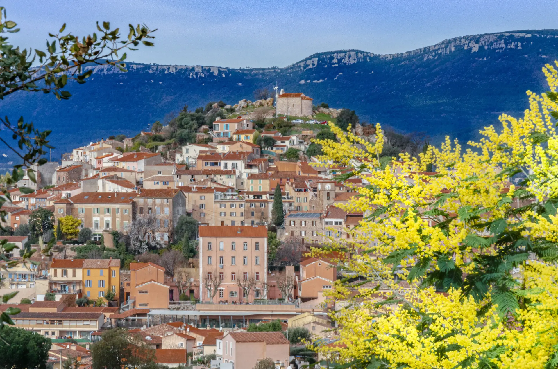 Discovering the heritage of Pierrefeu-du-Var (Pierrefeu-du-Var ...