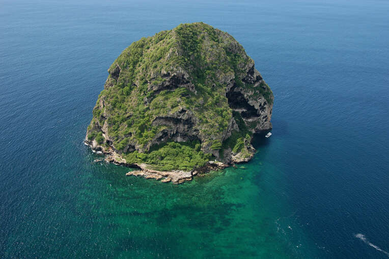 Le Rocher du Diamant (Le Diamant) | Martinique Tour