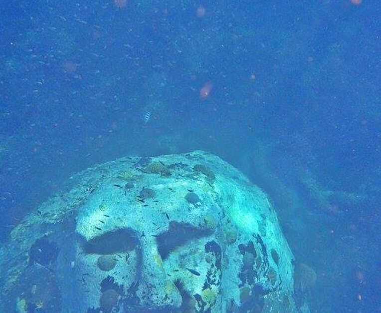 Statue Manman Dlo – hommage sous-marin à Saint-Pierre | Martinique Tour