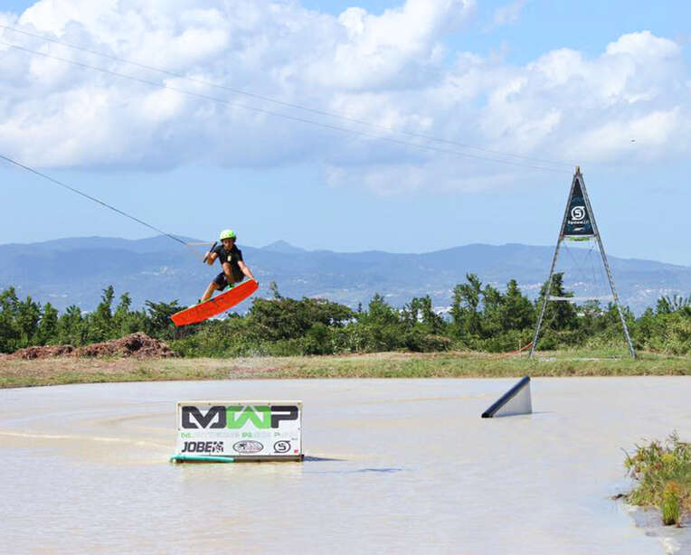 Martinique Wake Park – wakeboard & loisirs aquatiques – Hydroclimb aux ...