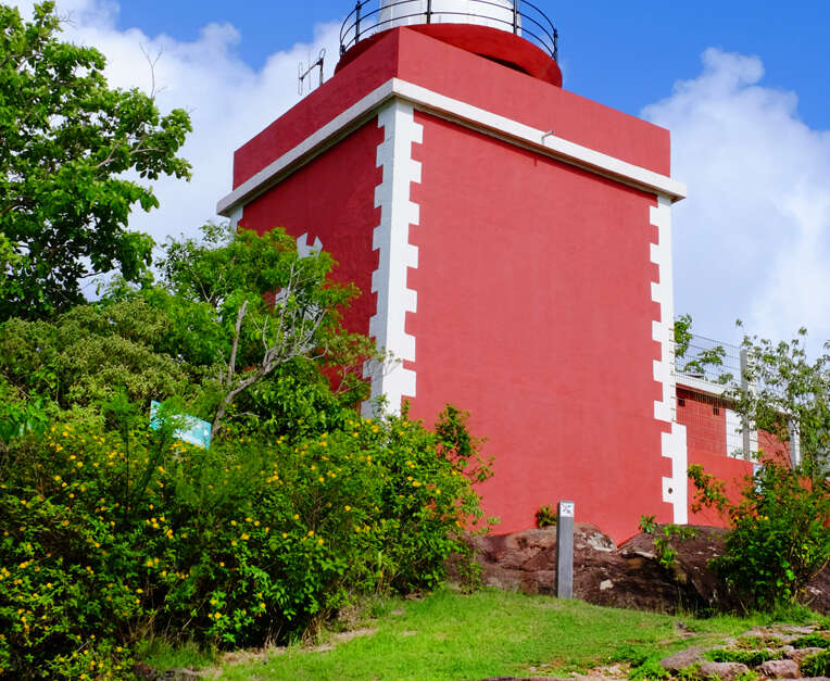 Phare de la Caravelle – phare emblématique & panorama à Tartane ...