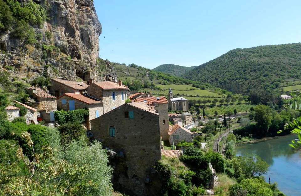 Au cœur de Peyre – village troglodytique (Comprégnac) | Explore Millau