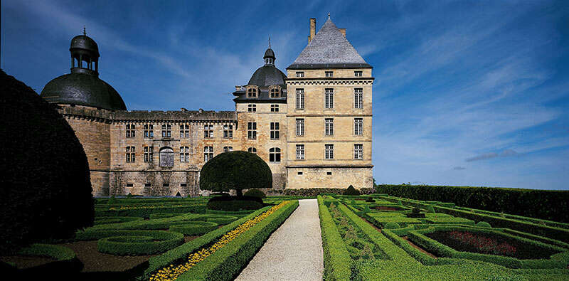 Jardins du Château de Hautefort - Hautefort | Office de Tourisme Vézère ...