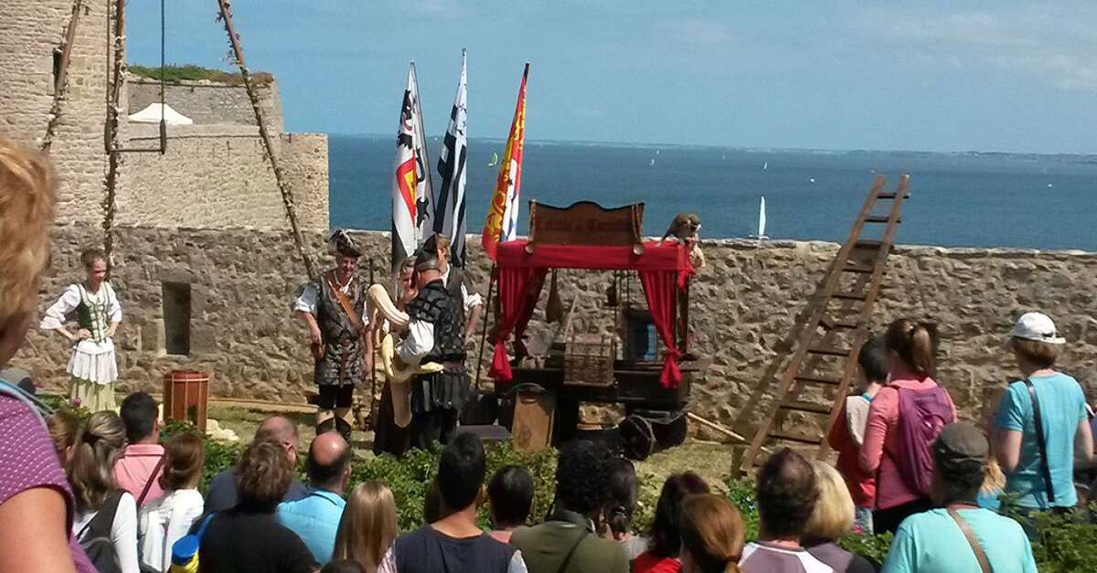 Les grandes Médiévales du Fort La Latte - Plévenon | Office de Tourisme ...