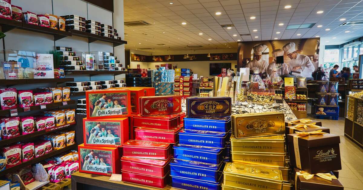 Magasin d’usine des Maîtres Chocolatiers LINDT (Oloron-Sainte-Marie ...