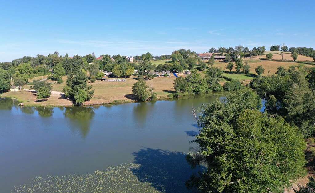 Le hameau de gîtes "L'Etang des Portes" à Mainsat : un village de gîtes ...