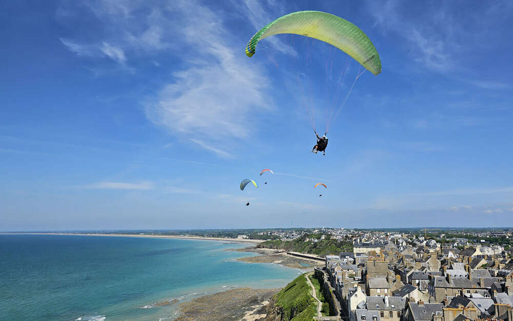 Parapente en Baie (Granville) | Brittany tourism