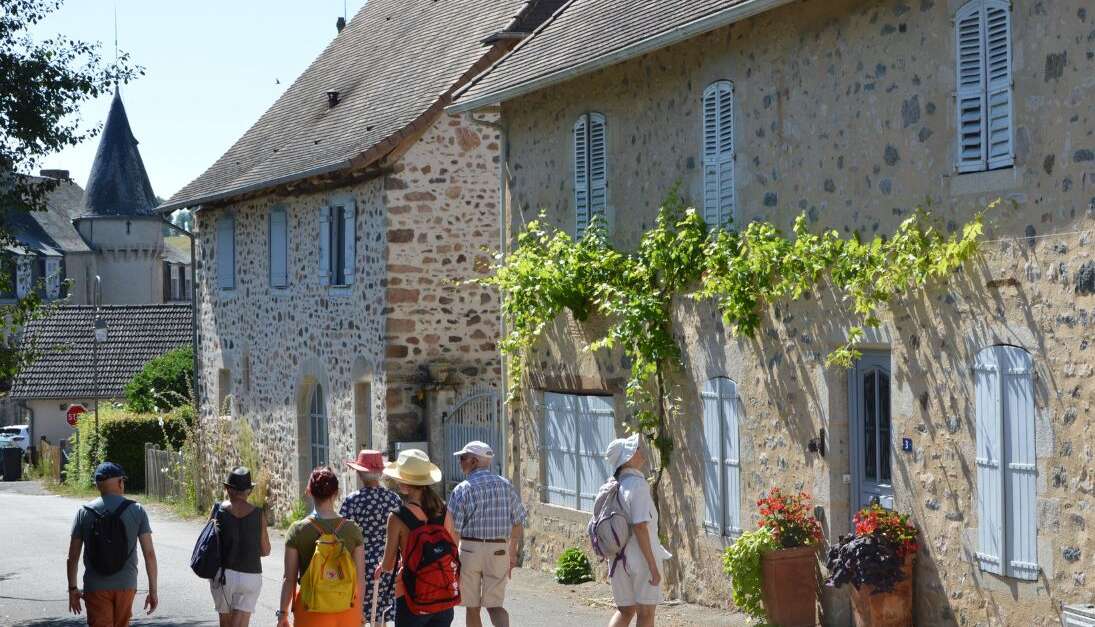 Visite du village de Saint-Jean-Ligoure avec un greeter (Saint-jean ...