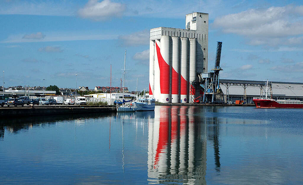 SUITE DE TRIANGLES – FELICE VARINI (Saint-Nazaire) | Stunning Saint-Nazaire