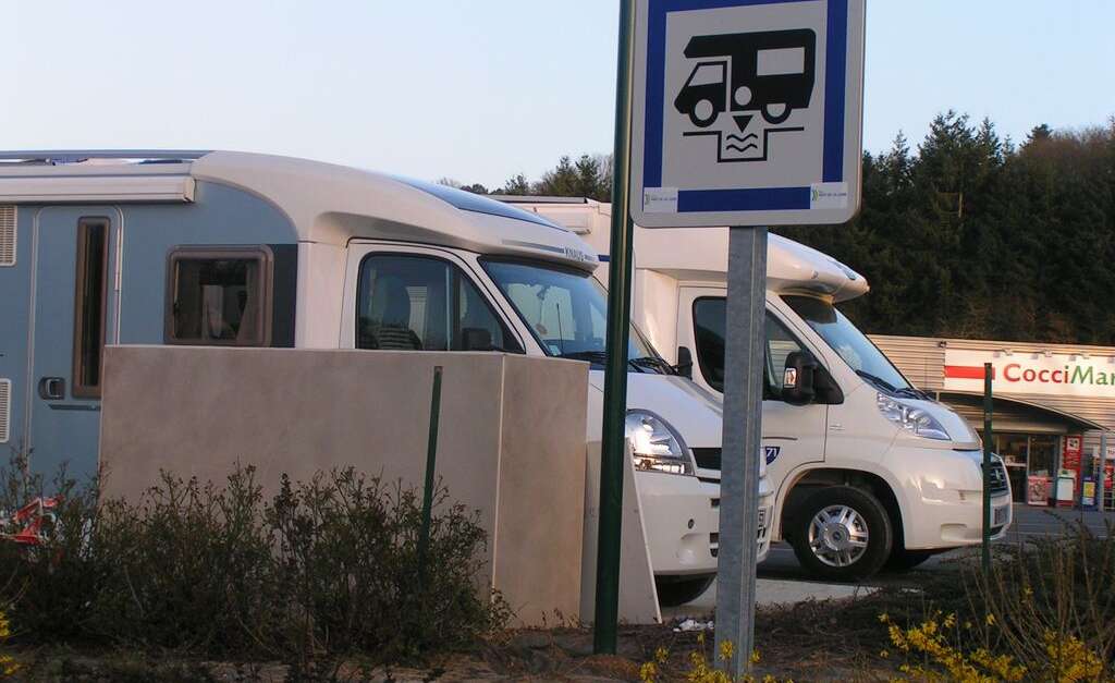 CHAILLAND PARKING DE LA SUPÉRETTE (Chailland) | Portail du tourisme du ...