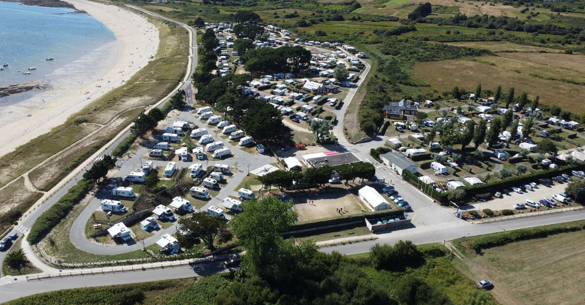 Aire de Camping-car de la Falaise (Locmariaquer) | Tourisme dans le ...