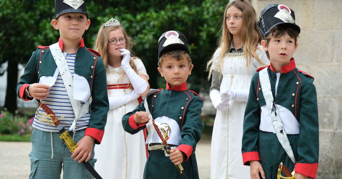 Visite guidée : Les enfants en costume ! Quartier napoléonien (Pontivy ...