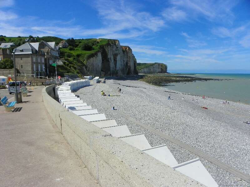 Plage-Baignade Les Petites-Dalles (Sassetot-le-Mauconduit) | Office de ...