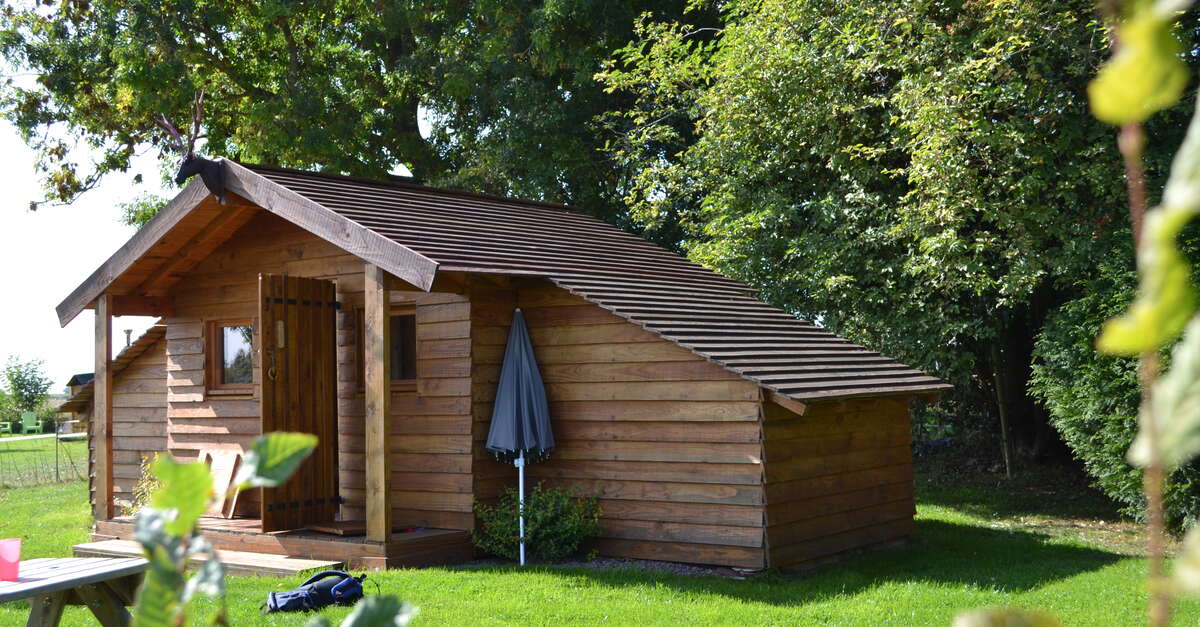 Les cabanes d’Eddie « Trappeur » – Domaine Le Soleil Couchant (Avesnes ...