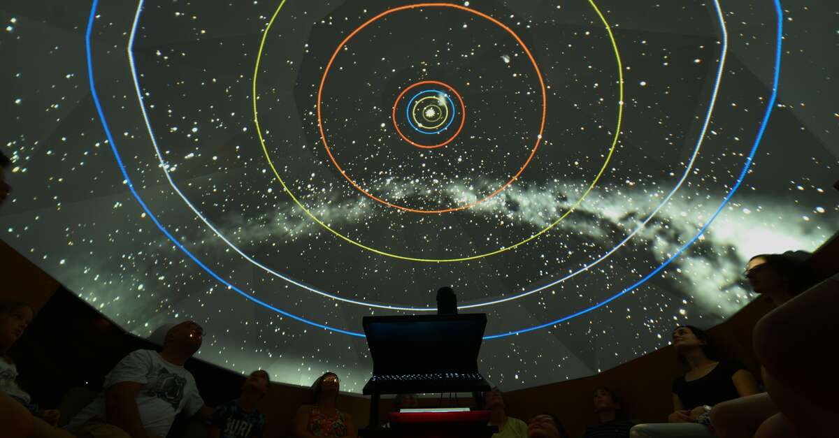 SÉANCES AU PLANÉTARIUM À LA CHAPELLE AUX LYS (Terval) | Office de ...