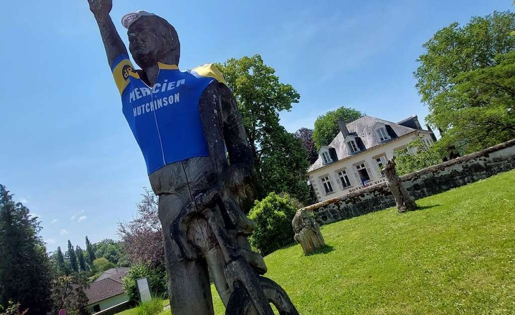 Statue de Raymond Poulidor (Saint-leonard-de-noblat, Saint-Léonard-de ...