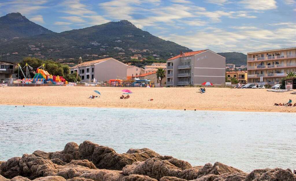 BEACH HÔTEL (Propriano) | Office de Tourisme de Propriano, Sartène dans le Sartenais Valinco Taravo