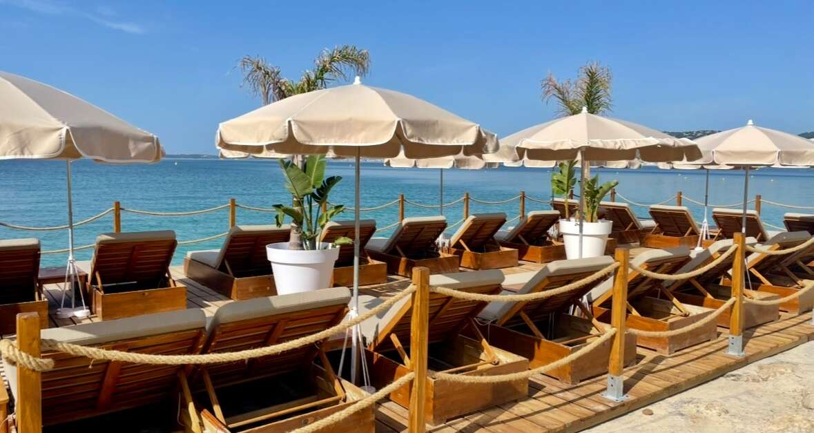 Yolo Beach - Antibes | Office of Tourism official website