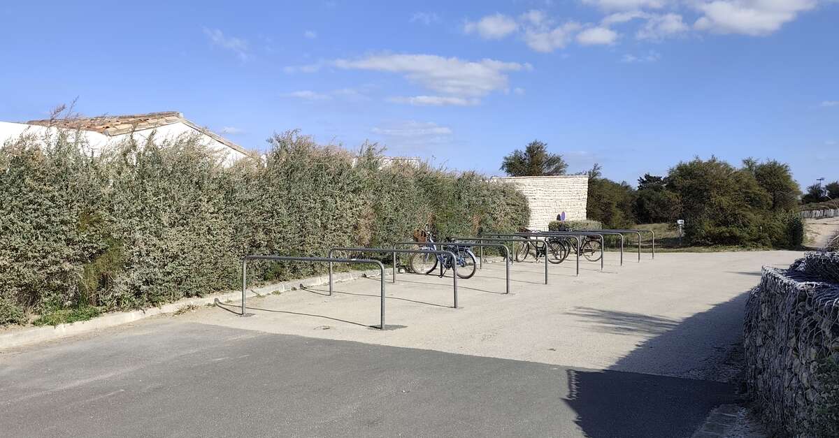 Bicycle parking – Montamer (Sainte-Marie-de-Ré) | Destination Île de Ré