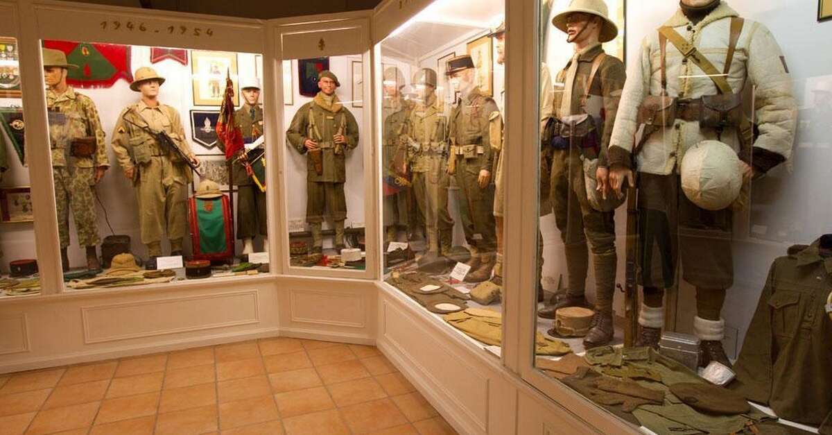 The uniform of the French Foreign Legion museum (Puyloubier) | Provence ...