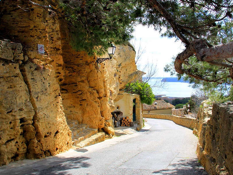 Miramas-le-Vieux (Miramas) | Provence-Alpes-Côte d'Azur Tourism