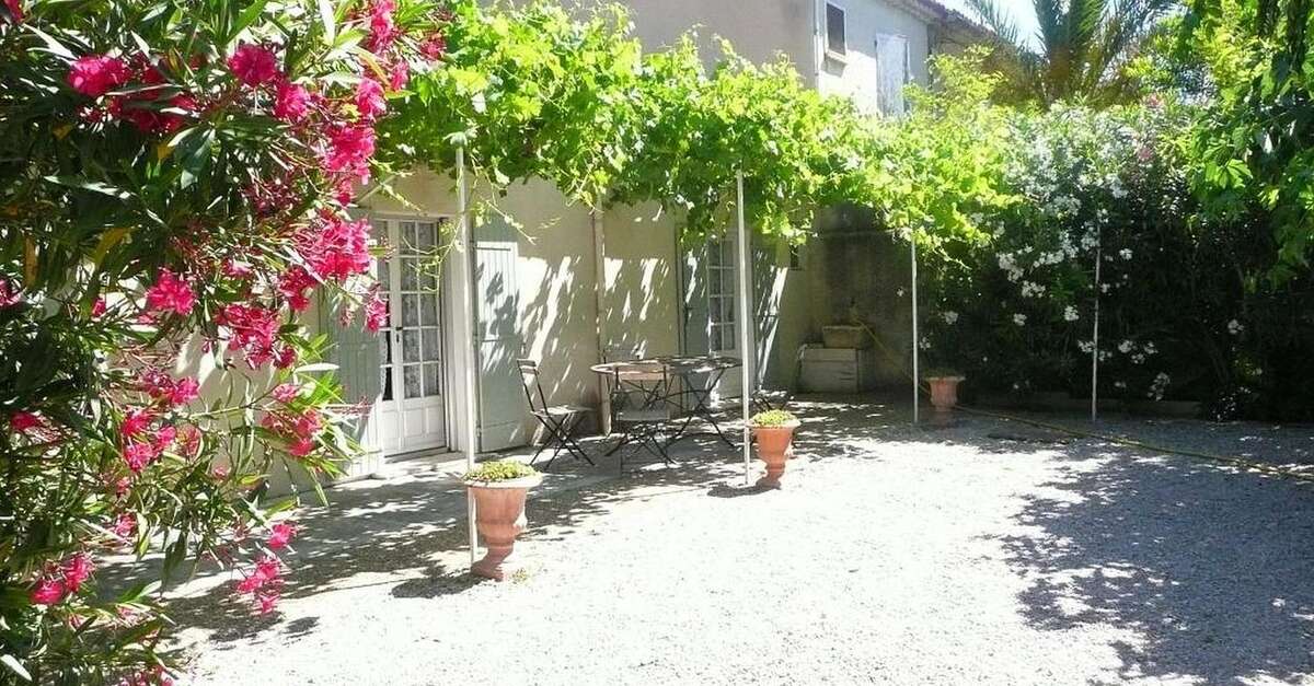LES LAURIERS ROSES (Mouriès) | Provence-Alpes-Côte d'Azur Tourisme