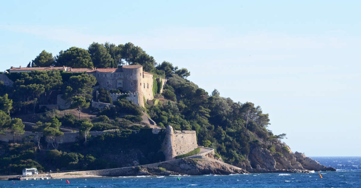 Visit the Fort de Brégançon (Bormes-les-Mimosas) | Côte d’Azur France ...