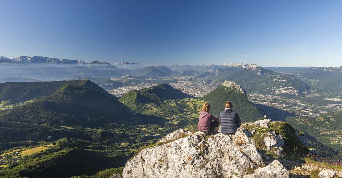 La Pinéa par le sentier Vermorel (Sarcenas) | Site Officiel de la ...
