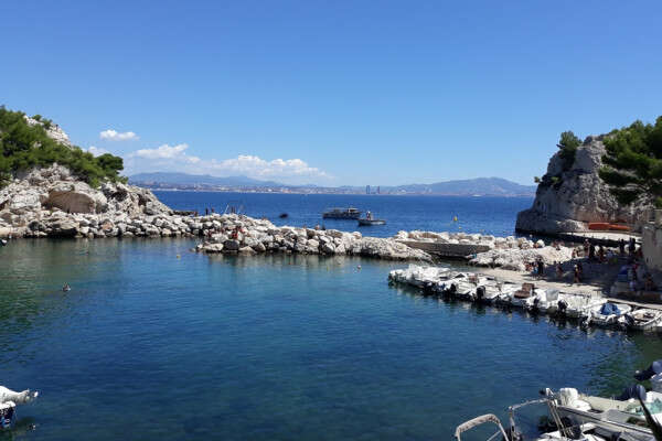 Boat privatization – Discovering the Côte Bleue calanques (Marseille ...