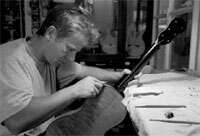 Maître artisan luthier Christopher Schuetz (Villes-sur-Auzon ...