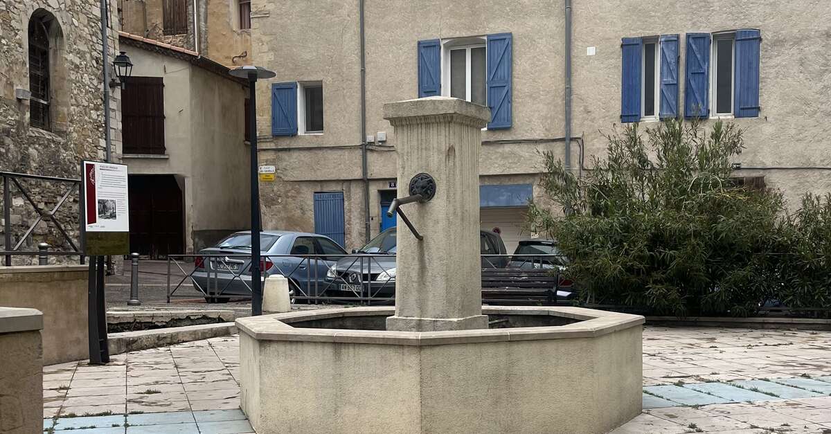 Fontaine place des Ormeaux (Manosque) | Provence-Alpes-Côte d'Azur Tourism