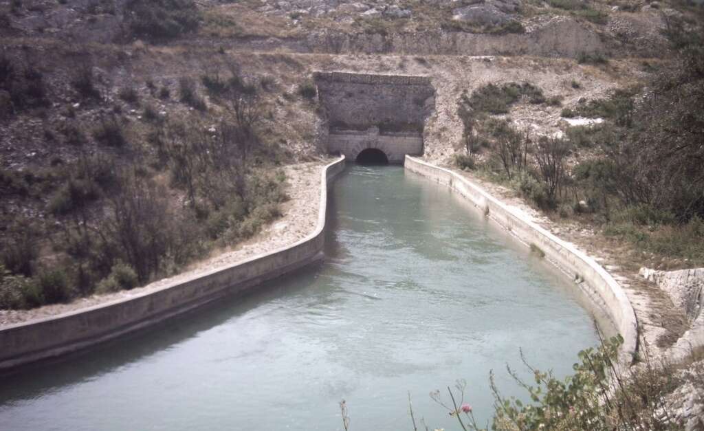 Le canal de Marseille (Saint-Estève-Janson) | Marseille Tourism