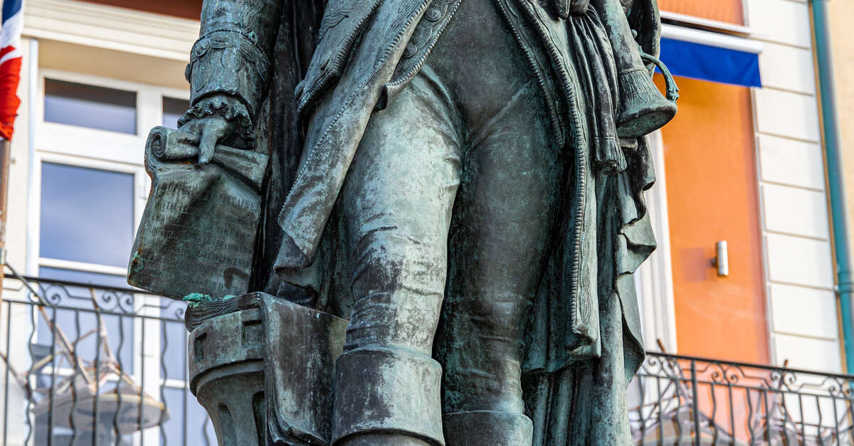 Statue du Bailli de Suffren (Saint-Tropez) | Provence-Alpes-Côte d'Azur ...