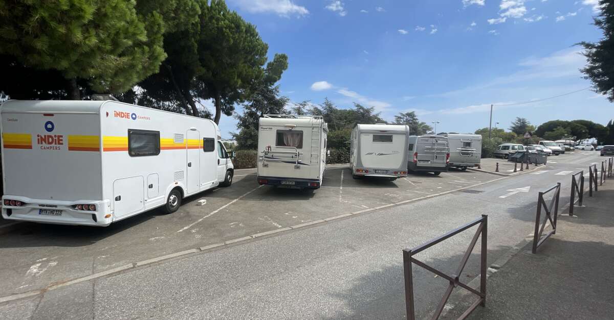 parking area for camper vans (Saint-Laurent-du-Var) | Côte d’Azur ...