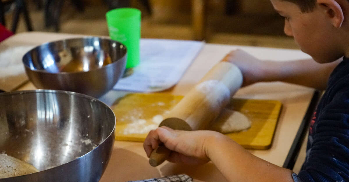 Ateliers Petits pains en famille au moulin (Apinac) | adt-loire