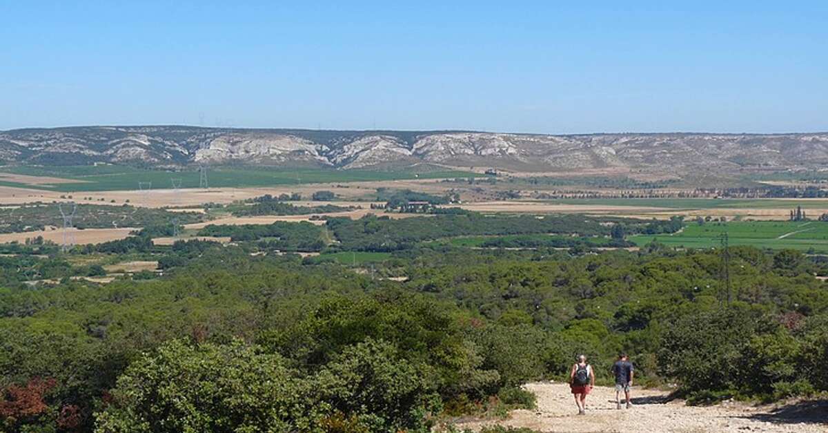 EYGUIÈRES – La Routo : le massif du Défends (Eyguières) | Provence ...